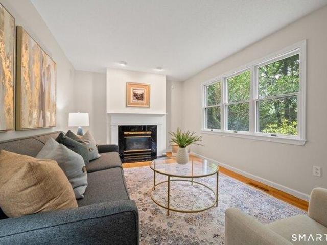 house with 4 bedroom, Avon CT ES103439384