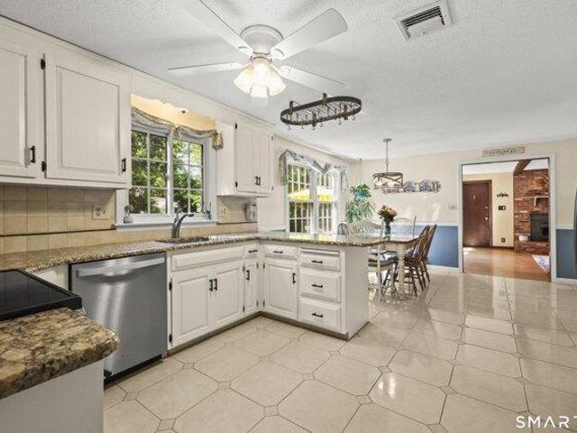 house with 4 bedroom, Avon CT ES103932516