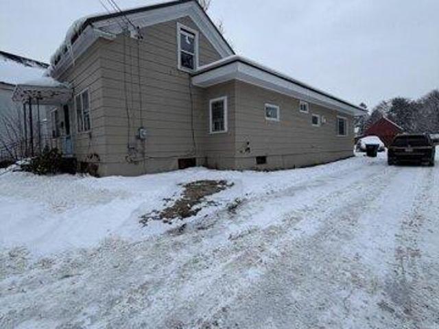 house with 4 bedroom, Bangor ME ES105143420