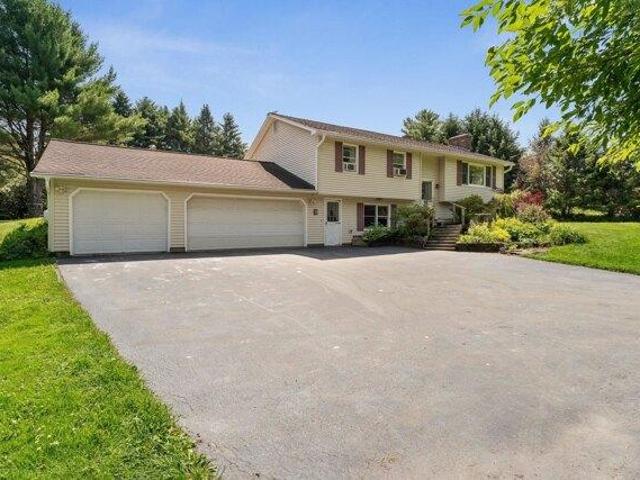 house with 4 bedroom, Barre VT DS104079389