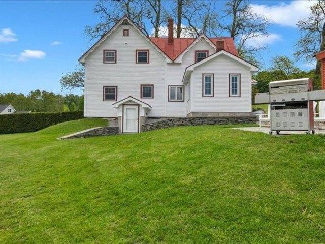 house with 4 bedroom, Barre VT ES103932367