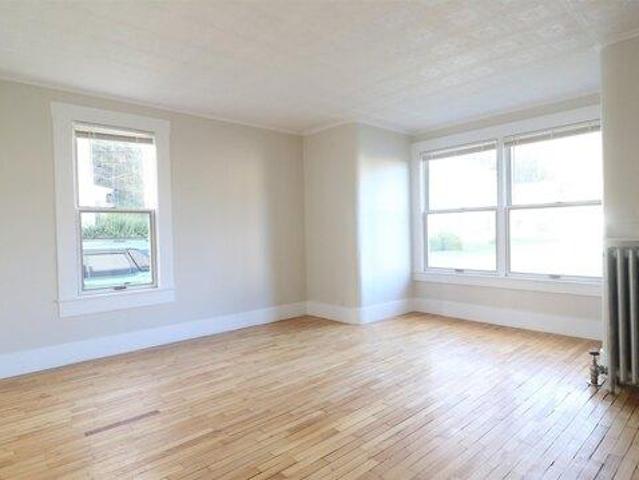 house with 4 bedroom, Barre VT ES105191937