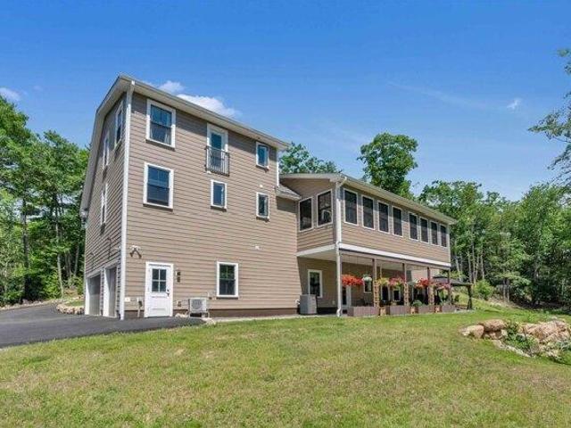 house with 4 bedroom, Barrington NH ES104042559