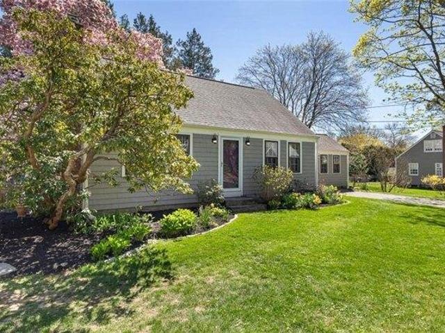 house with 4 bedroom, Barrington RI DLS102062489