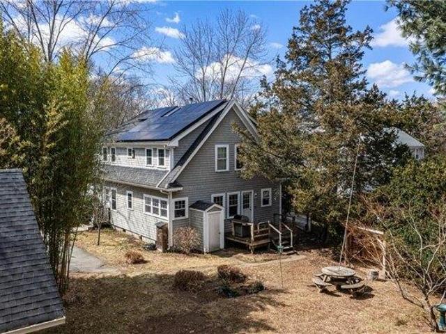 house with 4 bedroom, Barrington RI DLS102285381