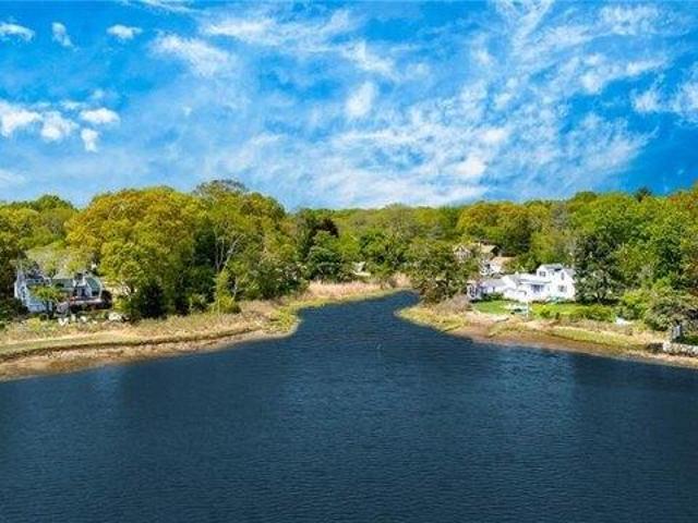 house with 4 bedroom, Barrington RI DS104190741