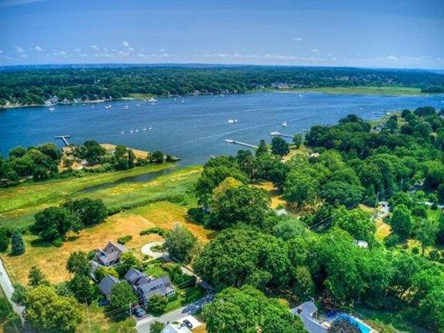 house with 4 bedroom, Barrington RI DS102315691