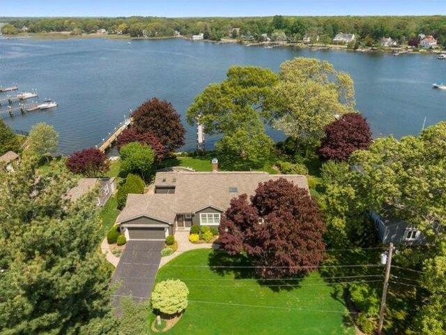 house with 4 bedroom, Barrington RI DS102559634