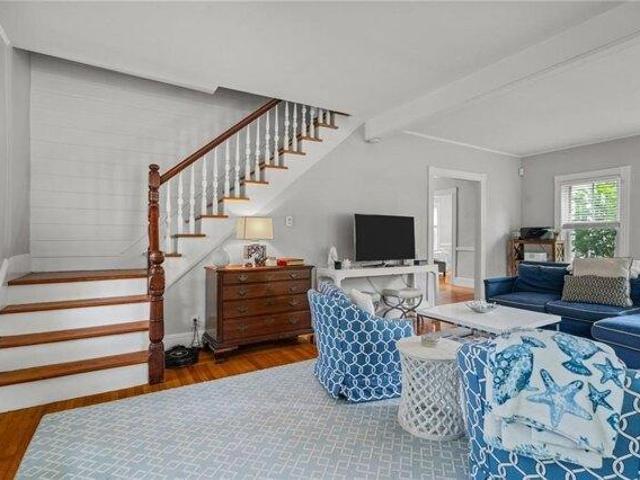 house with 4 bedroom, Barrington RI DS102586079