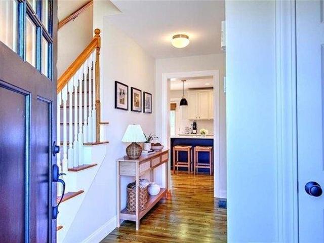 house with 4 bedroom, Barrington RI DS102593328