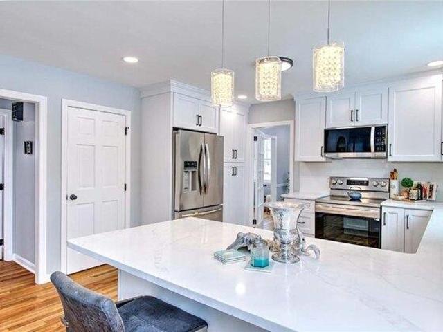 house with 4 bedroom, Barrington RI DS102728342