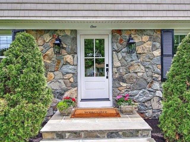 house with 4 bedroom, Barrington RI DS103807164