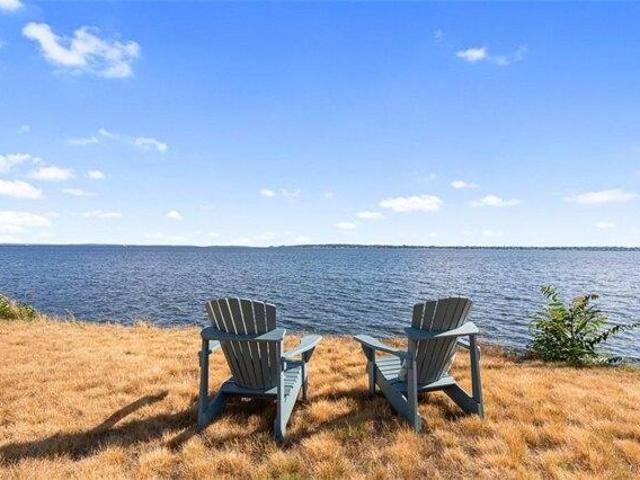 house with 4 bedroom, Barrington RI ES104149219