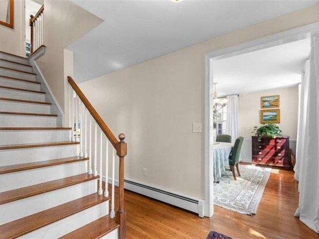 house with 4 bedroom, Barrington RI ES104441889