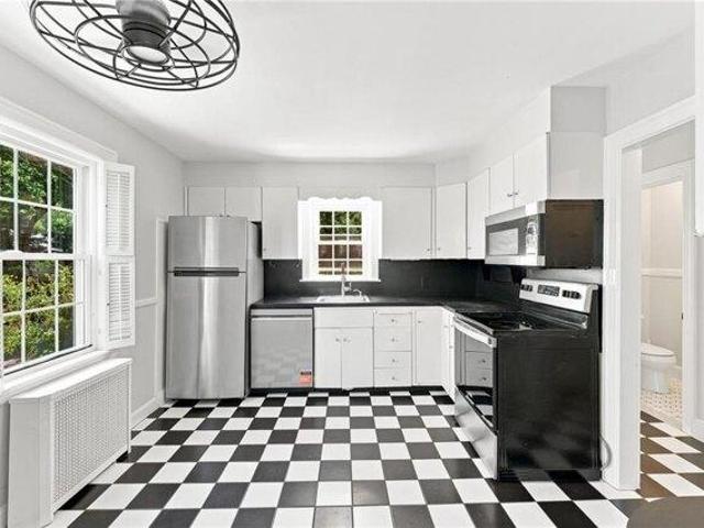 house with 4 bedroom, Barrington RI ES104790844
