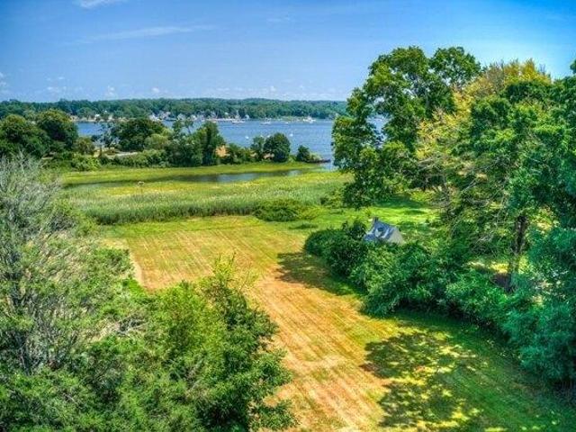 house with 4 bedroom, Barrington RI ES104810918