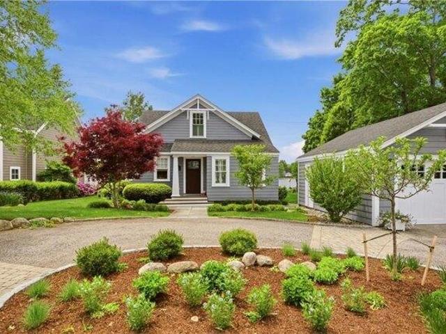 house with 4 bedroom, Barrington RI ES104833857