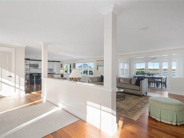 house with 4 bedroom, Barrington RI ES105081943