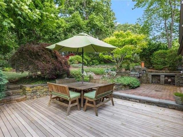 house with 4 bedroom, Barrington RI ES105082354