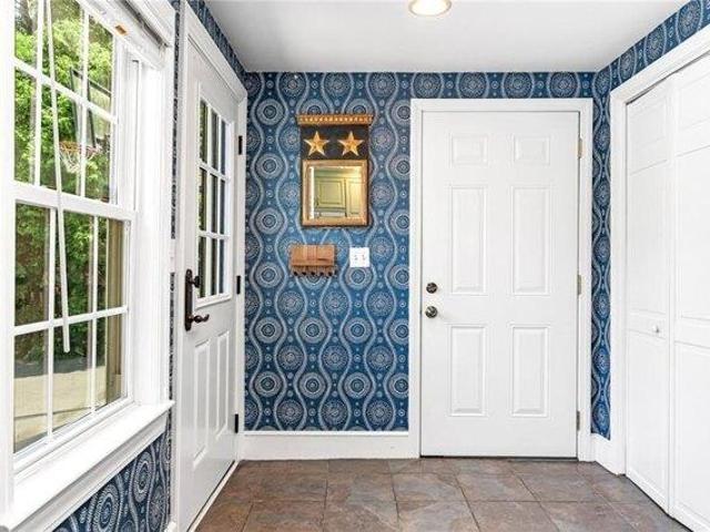 house with 4 bedroom, Barrington RI ES105093303