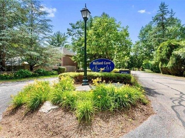 house with 4 bedroom, Barrington RI ES105105182