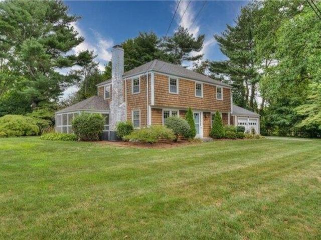 house with 4 bedroom, Barrington RI ES105143925