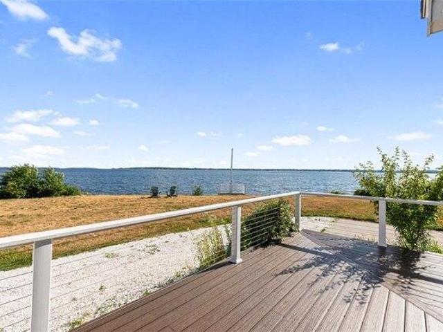 house with 4 bedroom, Barrington RI ES105192378