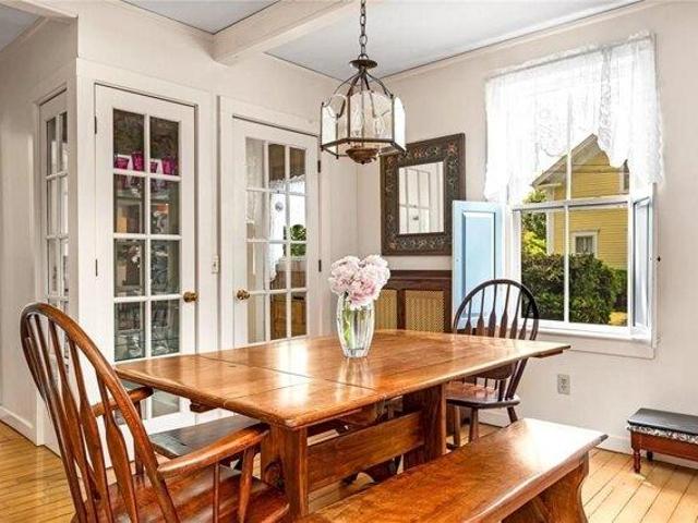 house with 4 bedroom, Barrington RI ES105193551