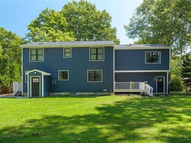 house with 4 bedroom, Barrington RI ES105206082