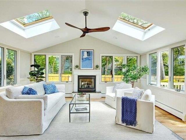 house with 4 bedroom, Barrington RI ES103185802