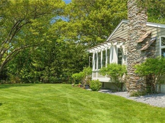 house with 4 bedroom, Barrington RI ES103431489