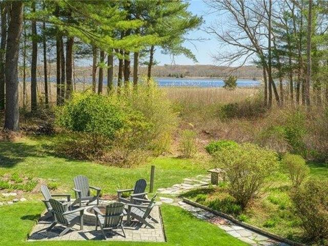 house with 4 bedroom, Barrington RI ES103493806