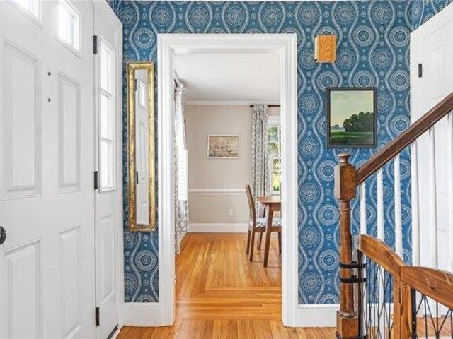 house with 4 bedroom, Barrington RI ES103888583
