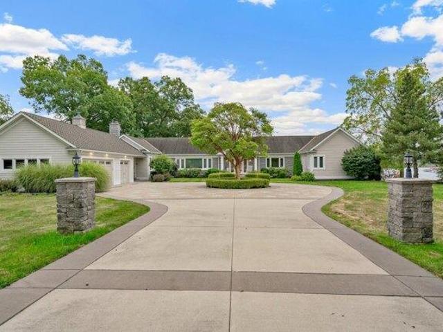 house with 4 bedroom, Battle Creek MI DS88136509