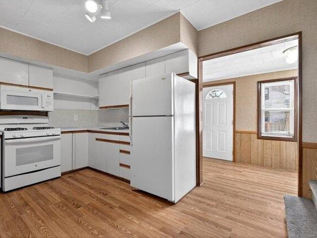 house with 4 bedroom, Bayonne NJ ES104376487