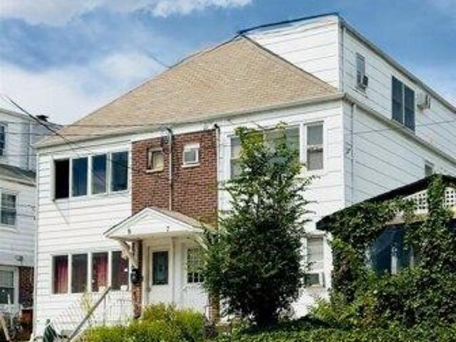 house with 4 bedroom, Bayonne NJ ES104515236