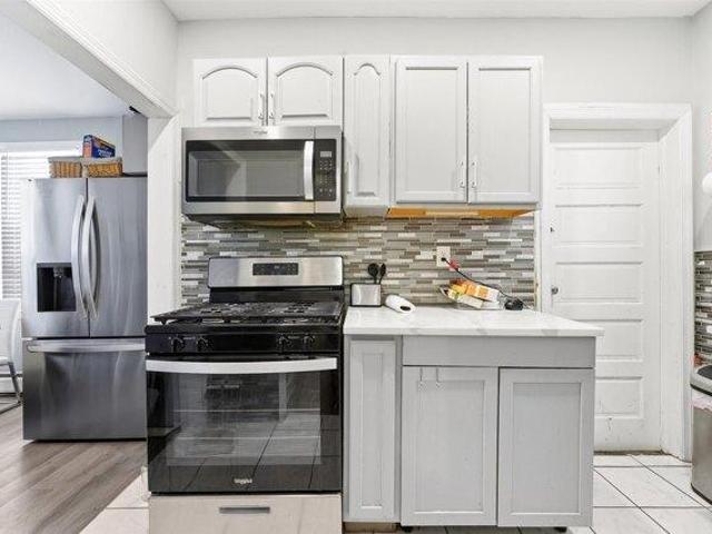 house with 4 bedroom, Bayonne NJ ES104761621