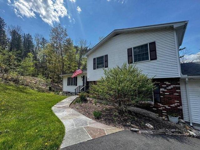 house with 4 bedroom, Bennington VT ES104116221
