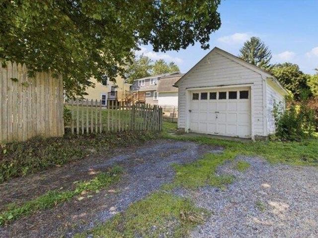 house with 4 bedroom, Bennington VT ES105117222