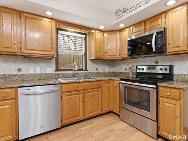 house with 4 bedroom, Beacon Falls CT DS102027804