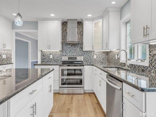 house with 4 bedroom, Beacon Falls CT DS102063701