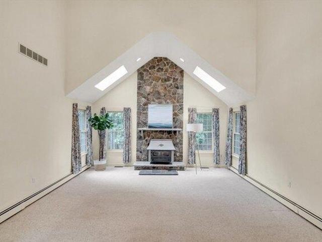 house with 4 bedroom, Bedford MA ES105202687