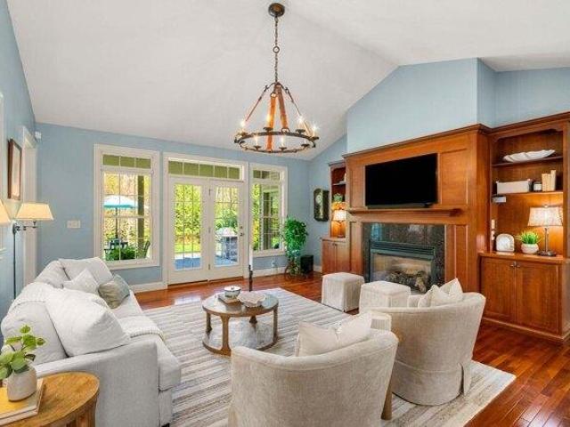 house with 4 bedroom, Bedford NH DLS102409467