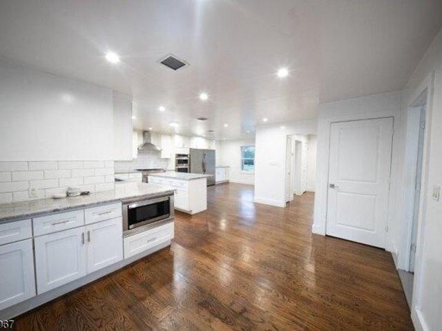 house with 4 bedroom, Bergenfield NJ ES104407660