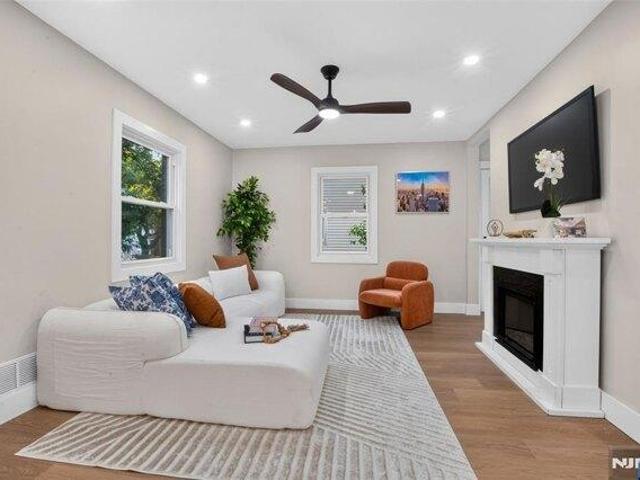 house with 4 bedroom, Bergenfield NJ ES104905523