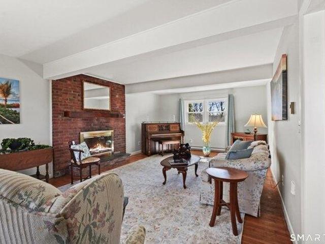 house with 4 bedroom, Bethel CT DS102442638