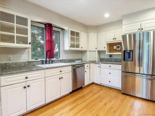 house with 4 bedroom, Bethel CT ES103501396