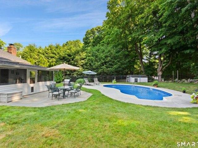 house with 4 bedroom, Bethel CT ES105232222