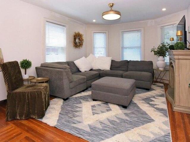 house with 4 bedroom, Beverly MA ES105191049