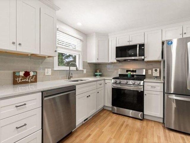 house with 4 bedroom, Billerica MA ES104850327